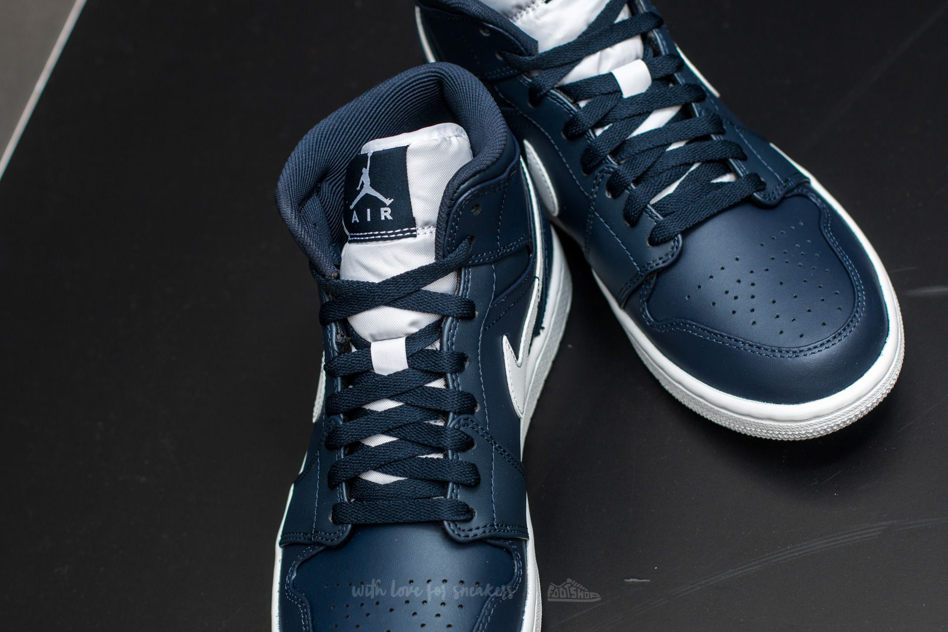 Încălțăminte și sneakerși pentru bărbați Air Jordan 1 Mid Obsidian ...