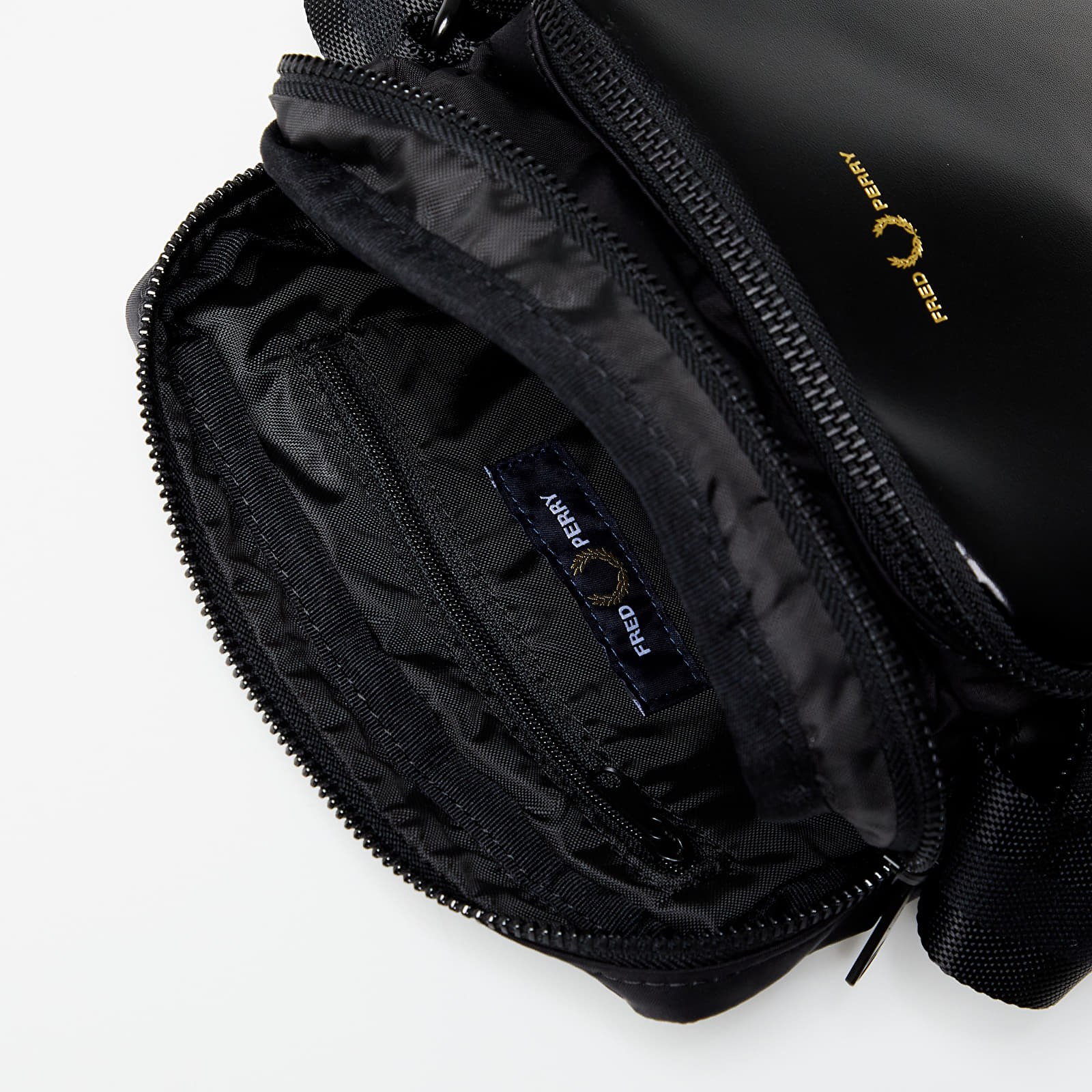 Crossbody bags FRED PERRY Nylon Twill Leather Side Bag Black/ Gold ...