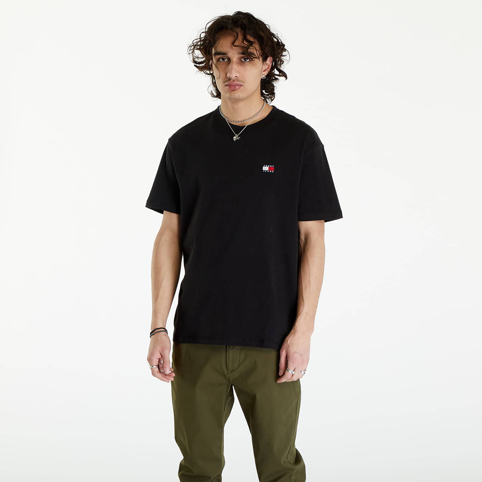 Pólók Tommy Jeans Regular Badge Tee Black (DM0DM17995 BDS) | Footshop