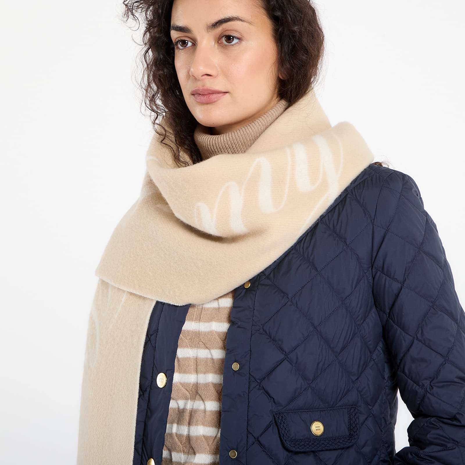 Pánske šatky Tommy Hilfiger Tommy Script Logo Scarf Sandalwood ...