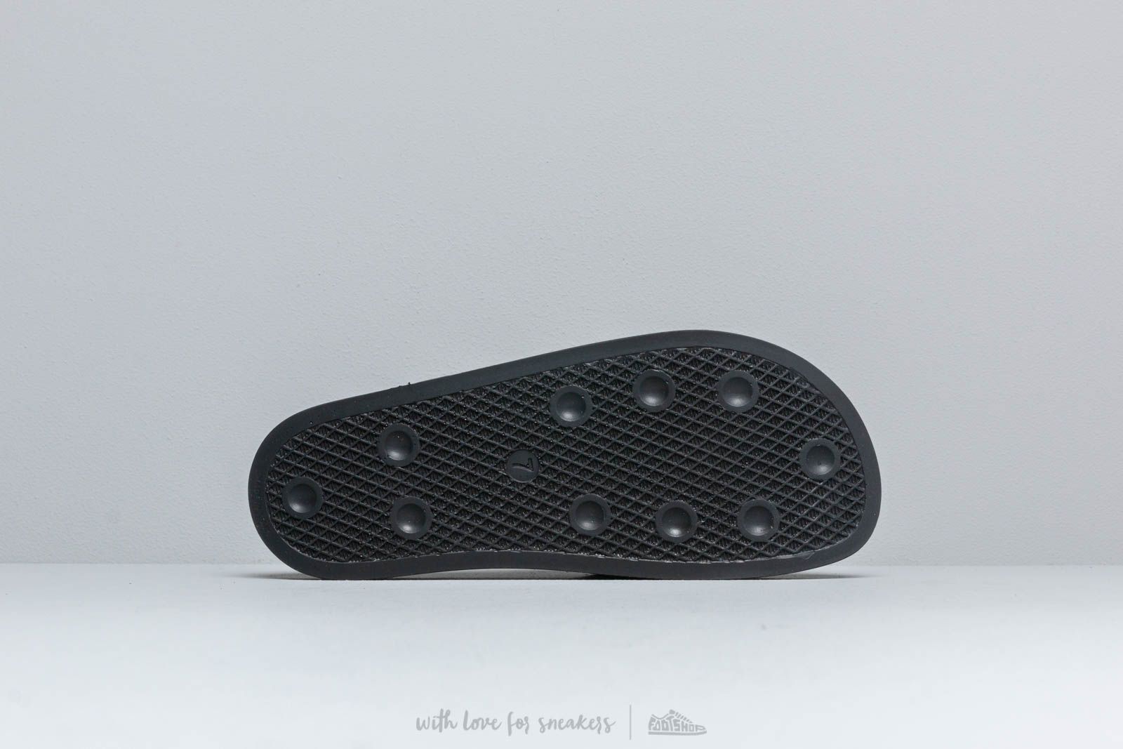 difference between adidas slides