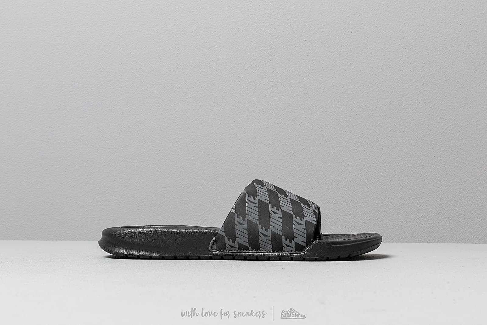 Men's shoes Nike Benassi Black/ Dark Grey-Black | Footshop