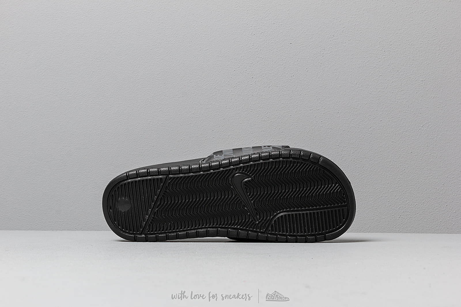 Men's shoes Nike Benassi Black/ Dark Grey-Black | Footshop