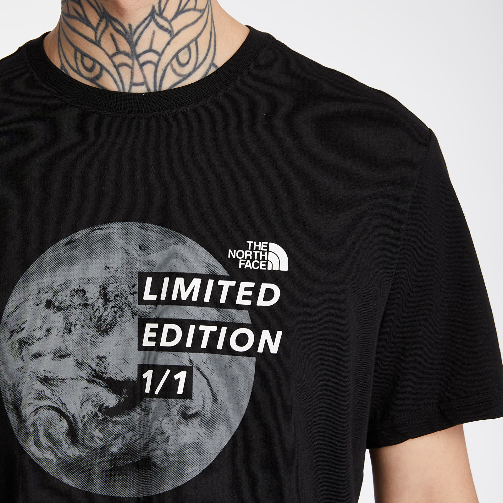 T-Shirts and shirts The North Face Graphic Tee Black | Footshop