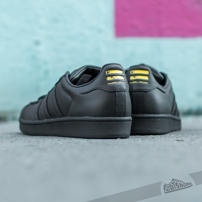 Încălțăminte și sneakerși pentru bărbați adidas Superstar Pharrell ...