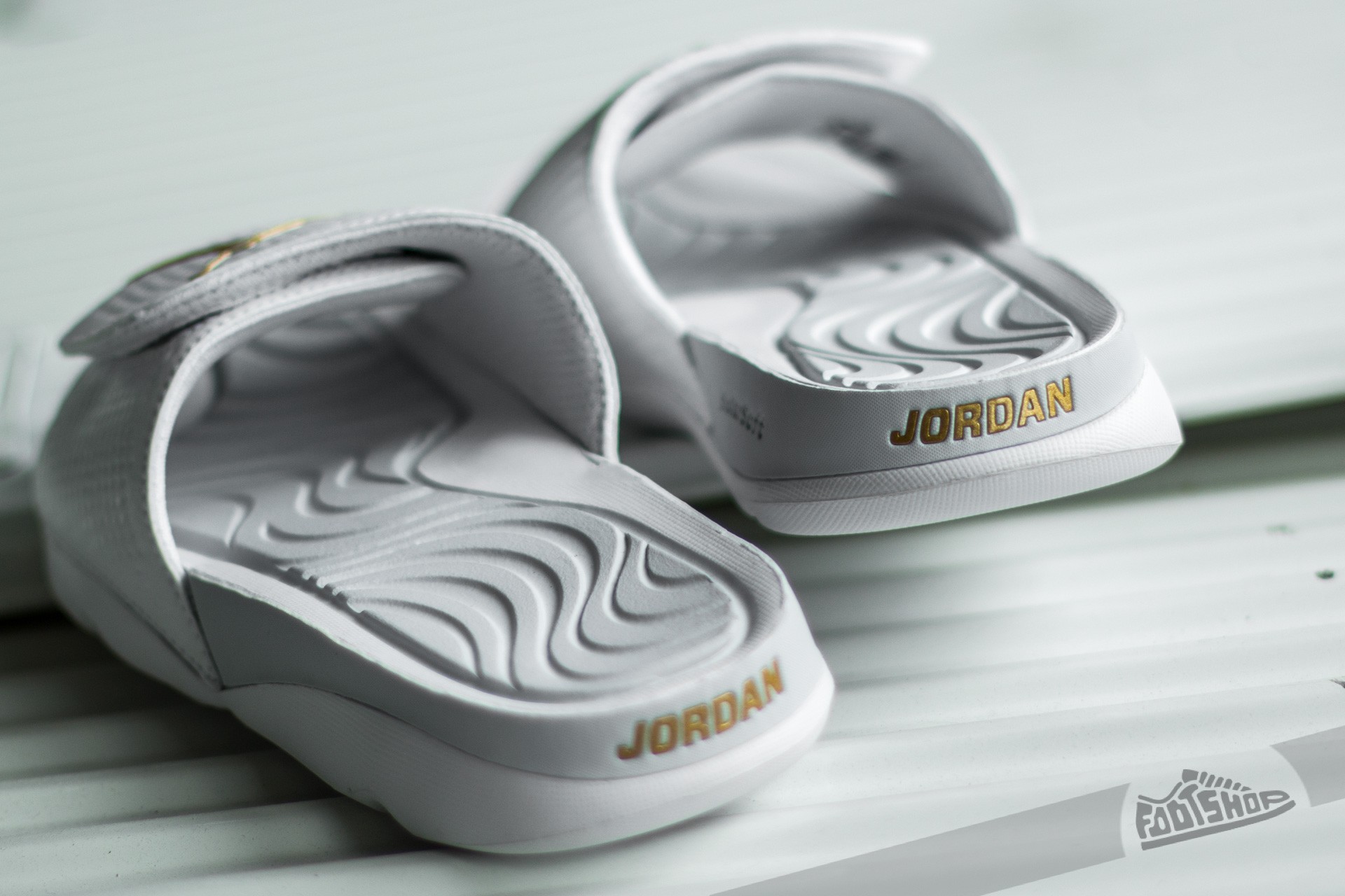 Men's shoes Jordan Hydro 5 White/ Metallic gold Coin-Pure Platinum ...