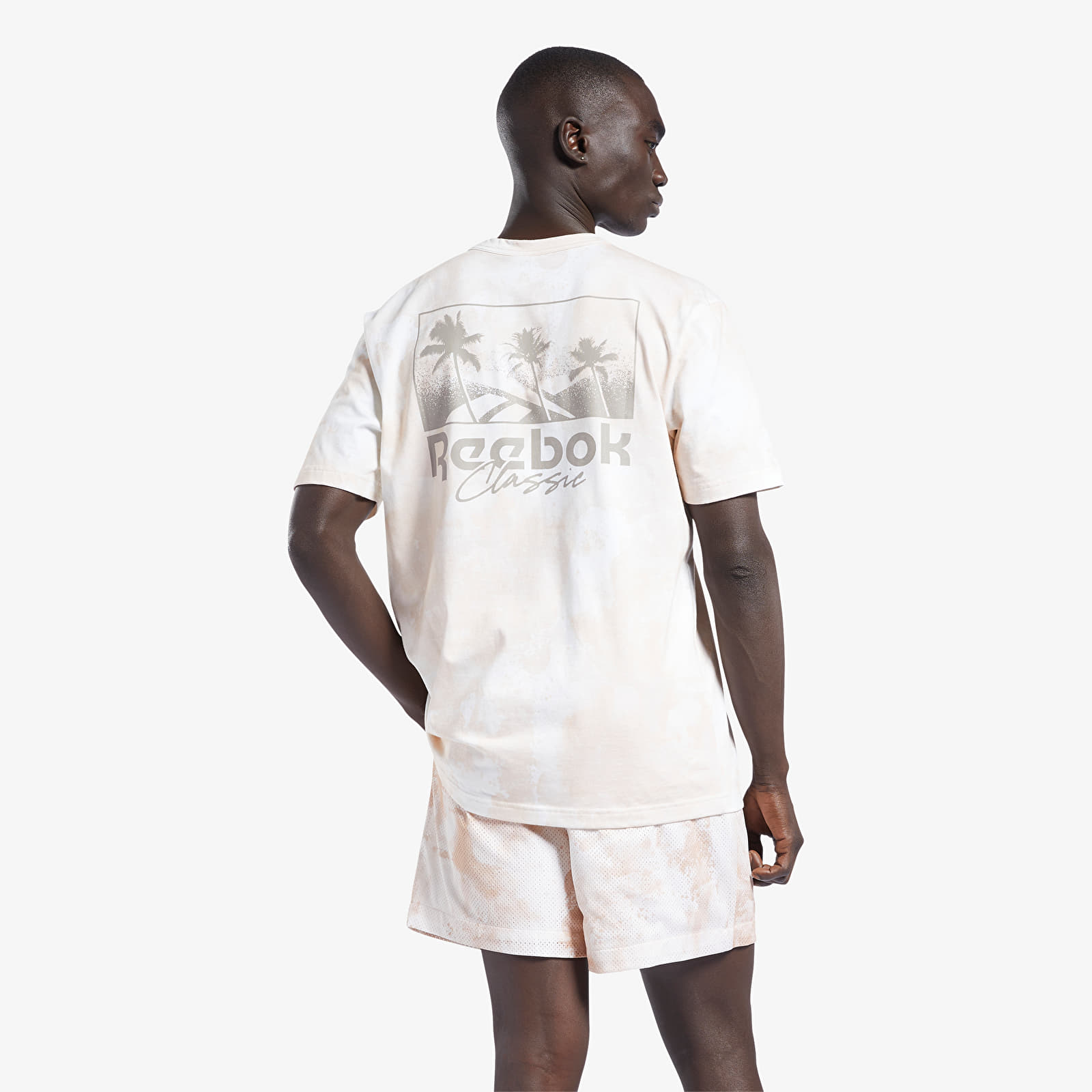 T-shirts Reebok Classics Allover Print Graphic T-Shirt White/ Beige ...