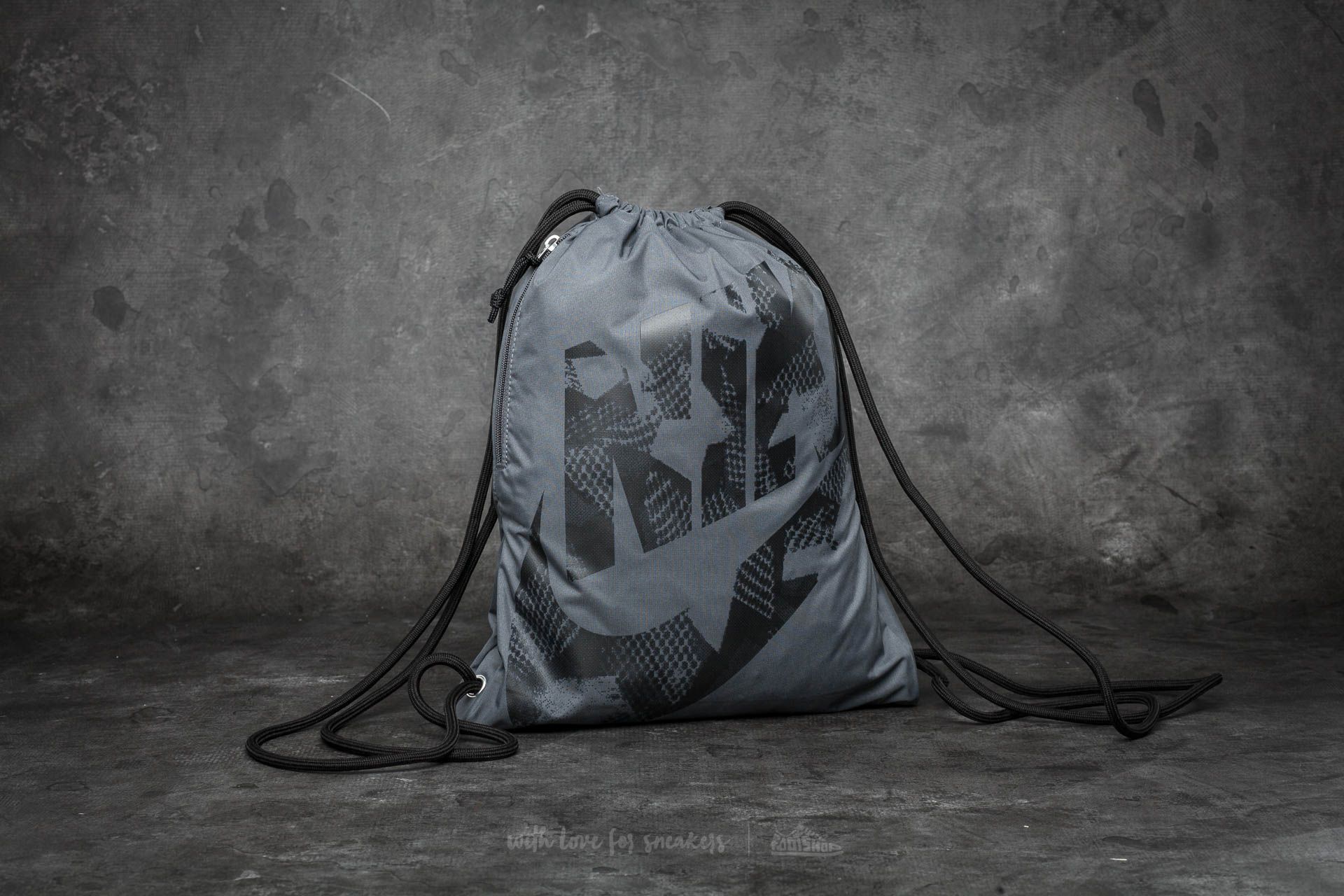 Gymsacks Nike Heritage Gymsack Dark Grey/ Black (BA5351-021) | Footshop