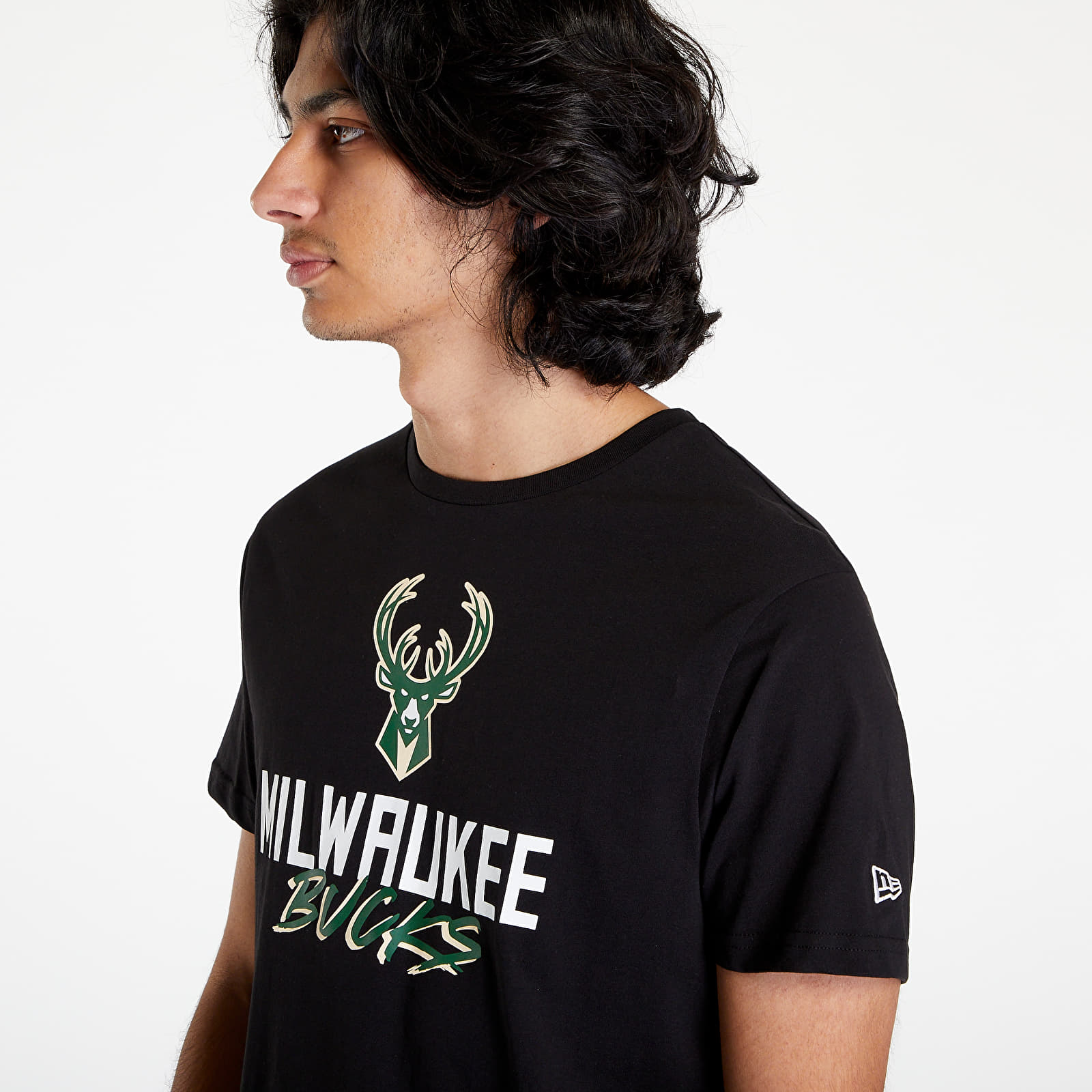 New Era NBA Script Tee Milwaukee Bucks Black/ Off White | Footshop