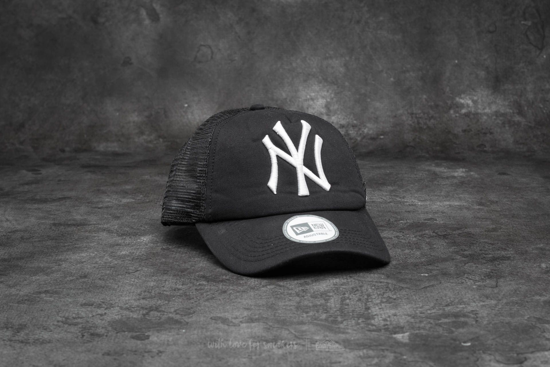 New Era Adjustable Clean New York Yankees Trucker