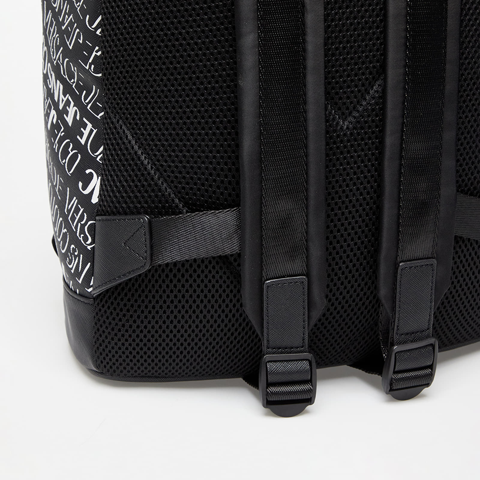 Hátizsákok Versace Jeans Couture Range Logo Lettering Backpack Black ...