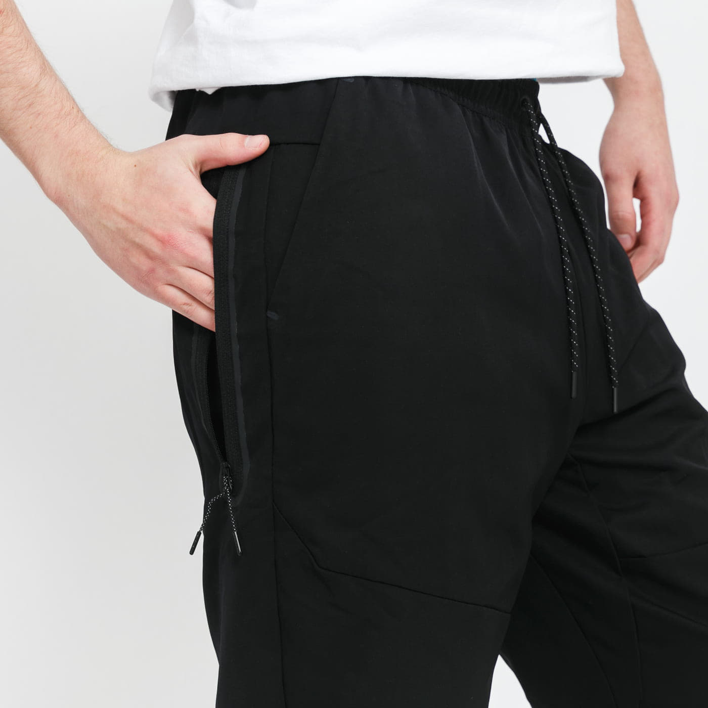 Nike Sportswear Tech Essentials Repel Pants
