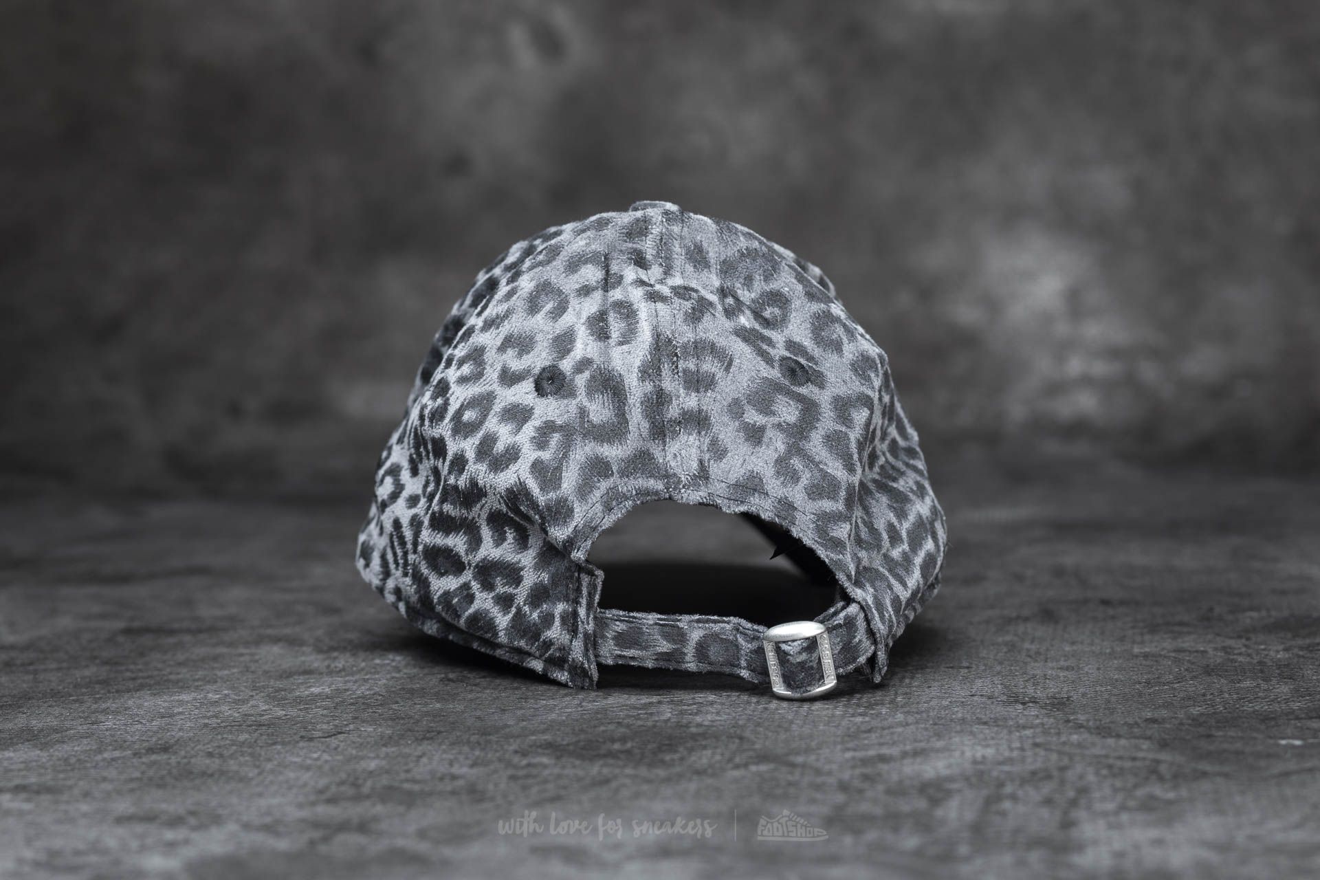 Caps New Era W 9Forty Leo Essential New York Yankees Cap Black Leopard ...