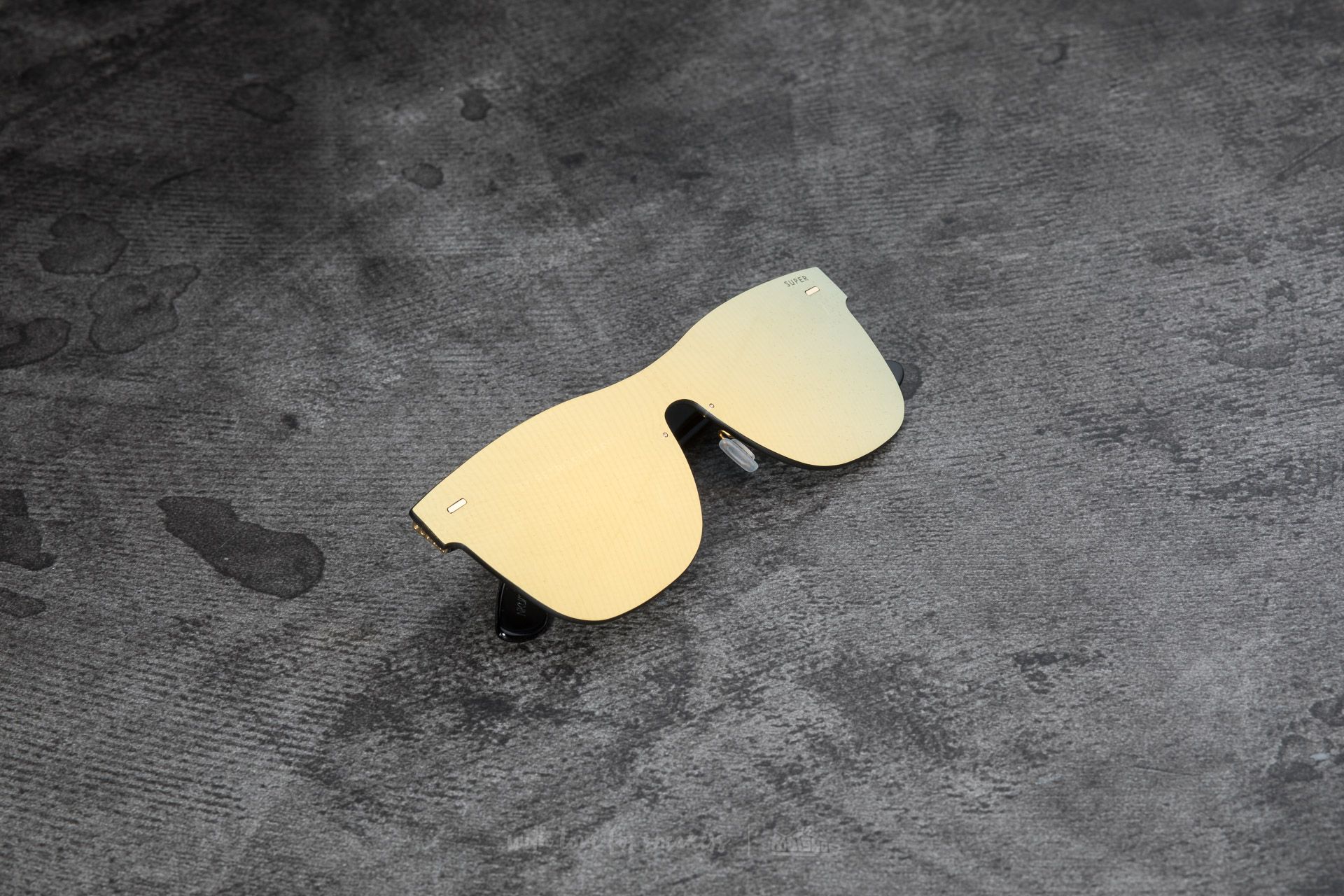 RETROSUPERFUTURE Screen